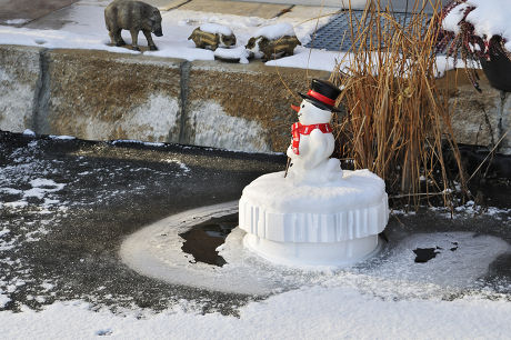 Snowman Pool Harlaching Munich Bavaria Germany Editorial Stock Photo ...