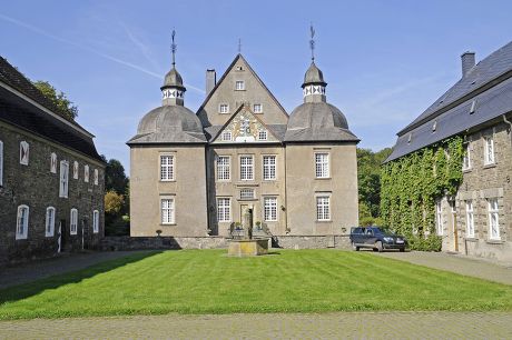 Schloss Neuenhof Moated Castle Historic Building Editorial Stock Photo ...