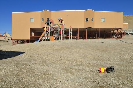 fotos de Modern School Building Inuit Community Resolute - Foto de ...