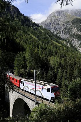 Train Rhaetische Bahn Rhb Railway Travelling Editorial Stock Photo ...