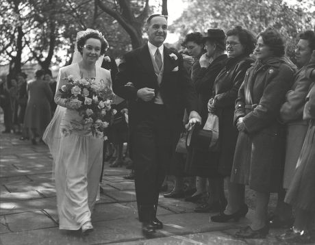 Herbert Sutcliffe Famous Cricketer Arriving Church Editorial Stock ...