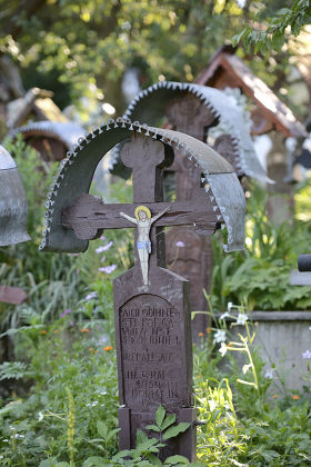 46 Crosses over graves Stock Pictures, Editorial Images and Stock ...