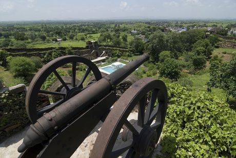 Old Cannon Karni Fort Bambora Palace Editorial Stock Photo - Stock ...