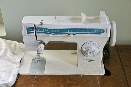 68 Singer machines Stock Pictures, Editorial Images and Stock Photos ...