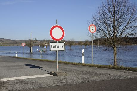 19 Flooding sign board Stock Pictures, Editorial Images and Stock ...
