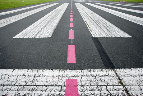 500 Runway strips Stock Pictures, Editorial Images and Stock Photos ...