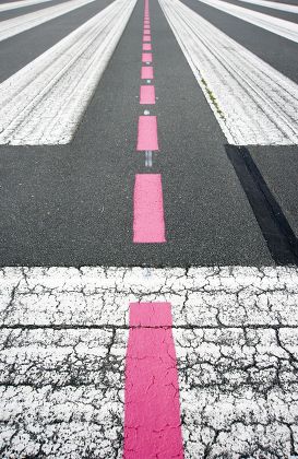 500 Runway strips Stock Pictures, Editorial Images and Stock Photos ...