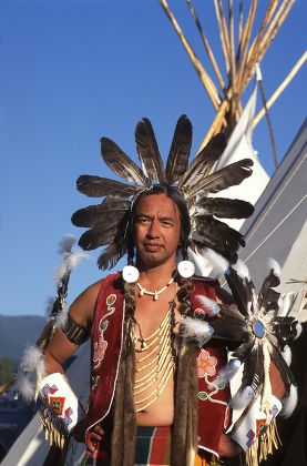 Native American Man Wearing Ceremonial Dress Editorial Stock Photo ...