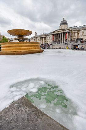 Soap Suds Fill Trafalgar Square Fountains Editorial Stock Photo - Stock ...