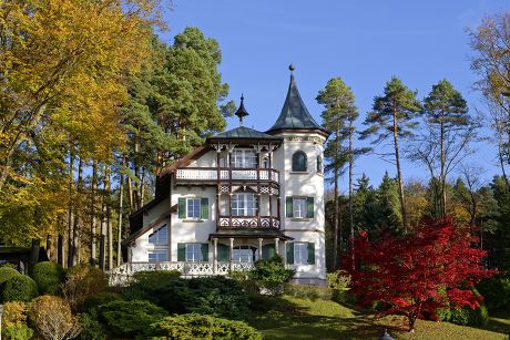 Villa Ammerland On Lake Starnberg Munsing Editorial Stock Photo - Stock ...