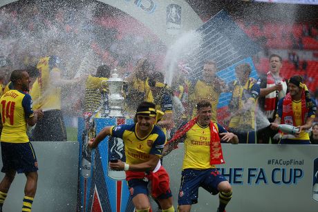 Arsenal Celebration After Trophy Presentation Spraying Editorial Stock ...