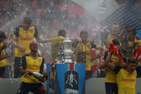 Arsenal Celebration After Trophy Presentation Spraying Editorial Stock ...