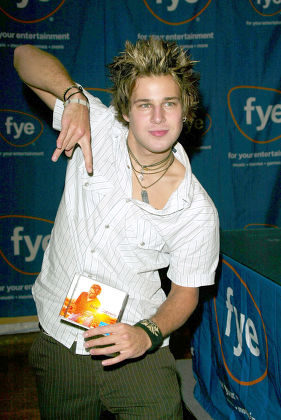 __COUNT__ 'TAKE IT ALL' ALBUM LAUNCH BY RYAN CABRERA, FYE RECORD STORE ...