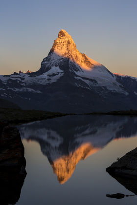 First Sunlight On Matterhorn Reflection Stellisee Editorial Stock Photo ...