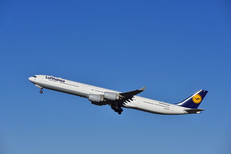 250 Airbus a340 600 Stock Pictures, Editorial Images and Stock Photos ...