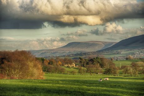 27 Distant farms Stock Pictures, Editorial Images and Stock Photos ...