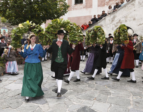 9 Austrian folk dance Stock Pictures, Editorial Images and Stock Photos ...