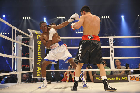 250 Boxing rings Stock Pictures, Editorial Images and Stock Photos ...