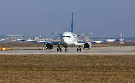 500 Runway strips Stock Pictures, Editorial Images and Stock Photos ...