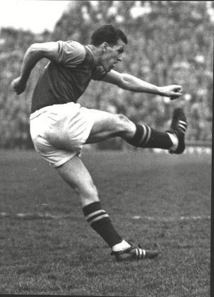 R Bobby Thomson Aston Villa Fc Editorial Stock Photo - Stock Image ...