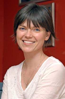 ACTRESS NICOLE DE BOER AT A SIGNING IN SWINDON, BRITAIN - 18 AUG 2004 ...