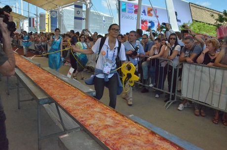 Staff Member Guinness World Record Measures Editorial Stock Photo ...