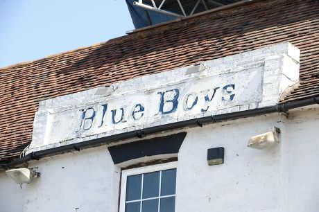Exterior View Blue Boys Inn Kippings Redaktionelles Stockfoto ...