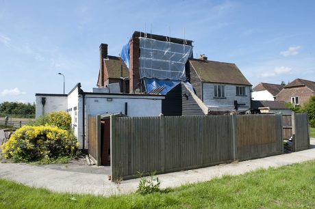 Exterior View Blue Boys Inn Kippings Redaktionelles Stockfoto ...