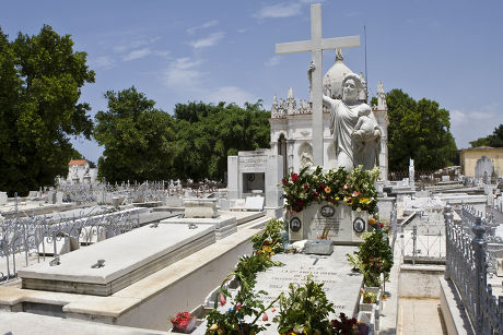 Graves Cementerio Colon Cemetery Havana Cuba Editorial Stock Photo ...