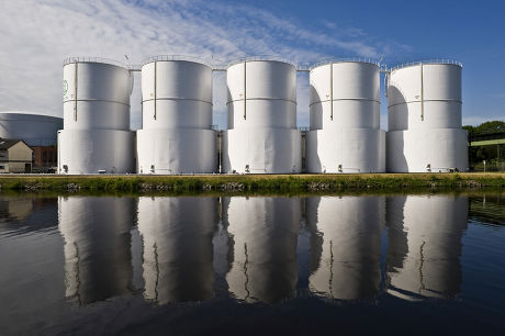 60 Large storage tanks Stock Pictures, Editorial Images and Stock ...