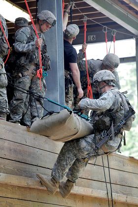 Female Us Army Soldiers Participate Rappel Editorial Stock Photo ...