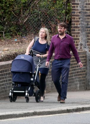 fotos de Victoria Coren David Mitchell Baby Daughter - Foto de stock de ...