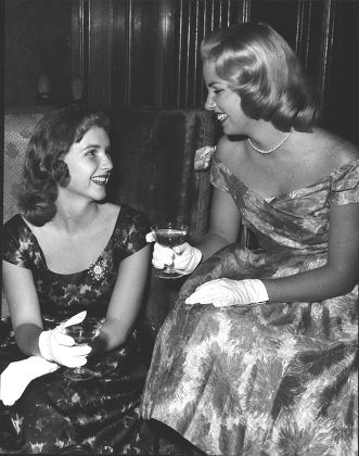 American Debutantes Elizabeth Reaves Left Virginia Editorial Stock ...