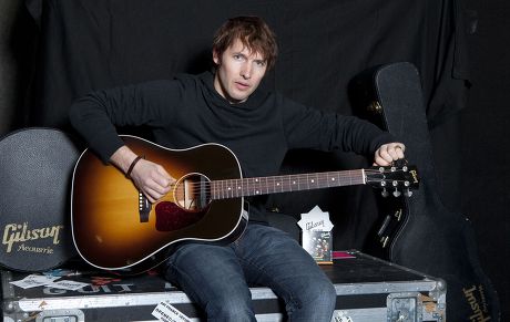 Singer Songwriter James Blunt Photohraphed John : photos éditoriales de ...