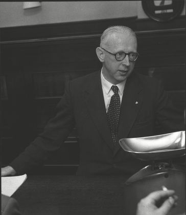 250 1950s banks Stock Pictures, Editorial Images and Stock Photos ...