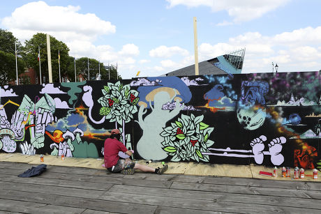 Graffiti Artist Paints Fence Hull Fence Editorial Stock Photo - Stock ...