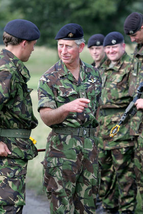 imágenes de PRINCE CHARLES VISITING THE 1ST QUEENS DRAGOON GUARDS AS ...