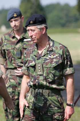 imágenes de PRINCE CHARLES VISITING THE 1ST QUEENS DRAGOON GUARDS AS ...