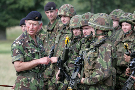 imágenes de PRINCE CHARLES VISITING THE 1ST QUEENS DRAGOON GUARDS AS ...