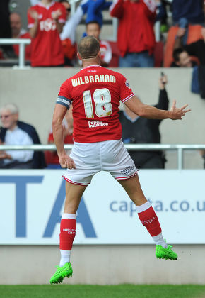 2 Goal aaron wilbraham celebrates 2 1 football league Stock Pictures ...