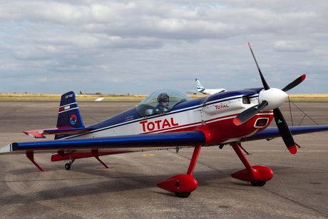 250 Airplane acrobatics Stock Pictures, Editorial Images and Stock ...