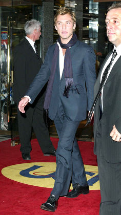 'ALFIE' FILM PREMIERE, LONDON, BRITAIN - 14 OCT 2004 Stock Pictures ...
