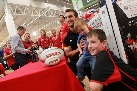 Sam Warburton Signs Autographs Editorial Stock Photo - Stock Image ...