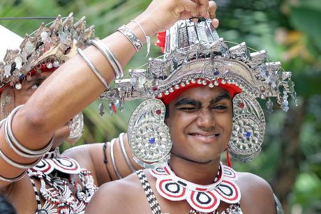 'Ves Bendeema' and 'Paimpath Mangallaya' Graduation Ceremony of Kandyan ...