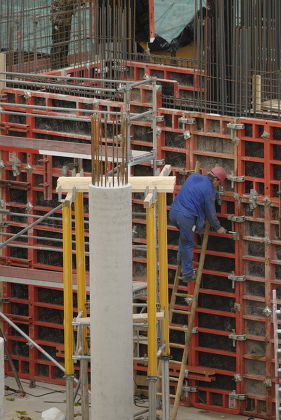 Construction Worker Setting Falsework Moulds Formwork Editorial Stock ...