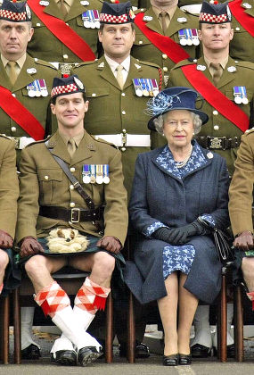 fotos de Colonel Simon West Queen Elizabeth Ii - Foto de stock de ...