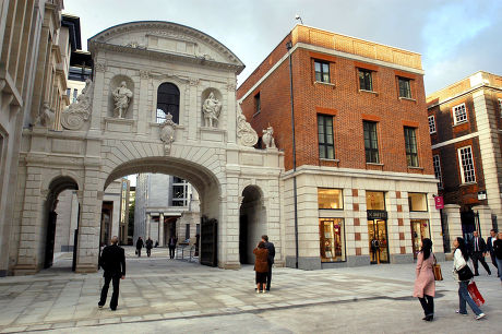 58 Temple bar square Stock Pictures, Editorial Images and Stock Photos ...