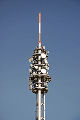 25 Radio waves antenna Stock Pictures, Editorial Images and Stock ...