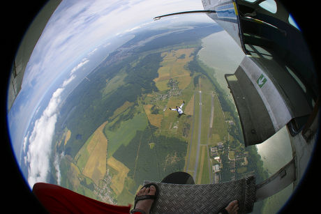 100 Free fall parachuting Stock Pictures, Editorial Images and Stock ...
