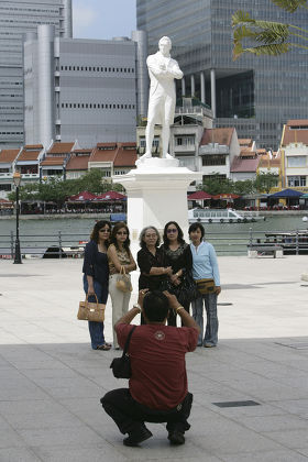 Sgp Singapore Raffles Landing Site Monument Editorial Stock Photo - Stock Image | Shutterstock